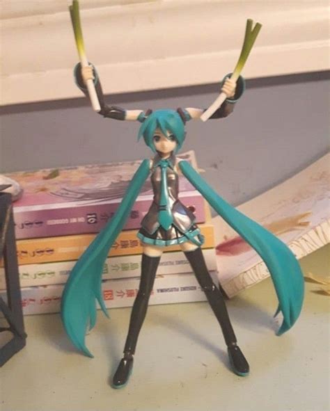 She Ruins My Ears Sister Vocaloid Funny Funny Anime Pics Miku Hatsune Vocaloid