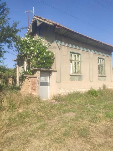 Къща в село Лозен Едноетажна къща 50 кв м РЗП 1400 кв м двор Къщи Вили Лозен Къщата е