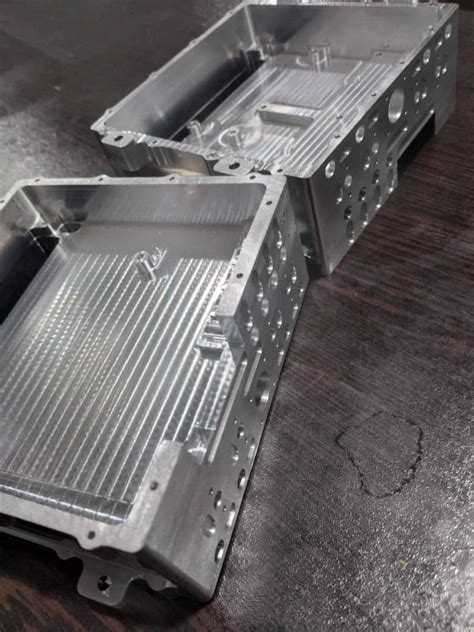 خدمات فرز Cnc قالب و قطعات صنعتی قالب پرداز