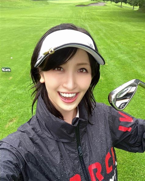横山ルリカさんのインスタグラム写真 横山ルリカinstagram 「 念願の北海道ゴルフ⛳️🏌️‍♀️ まあまあの雨でした☔️🤣笑 初