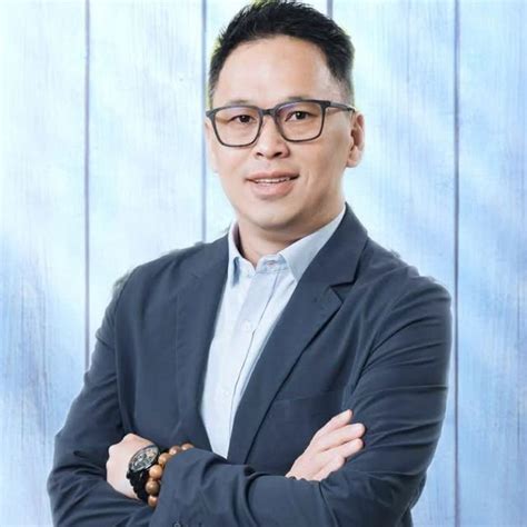 企業業務拓展首先需要通過內外部環境分析來評估企業現狀和市場機會，從自身優劣勢分析和市場趨勢研究。 再來合適的擴展策略，可以選擇垂直整合、水平