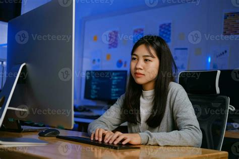 Page Girl At Computer Stock Photos Images And Backgrounds For Free Download