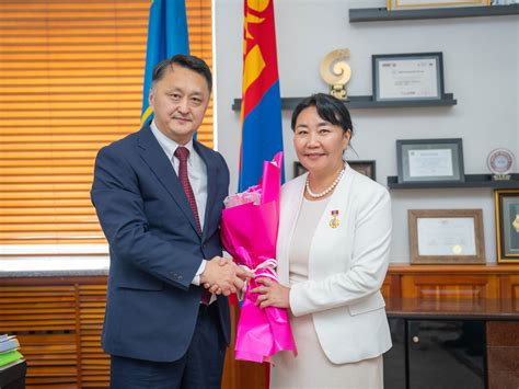 Төрийн дээд цолоор шагнагдсан багш нарыг хүлээн авч уулзав Монгол Улсын Их Сургууль