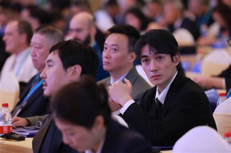 北京文化论坛开幕 朱一龙沈腾张颂文等正装亮相 搜狐大视野 搜狐新闻