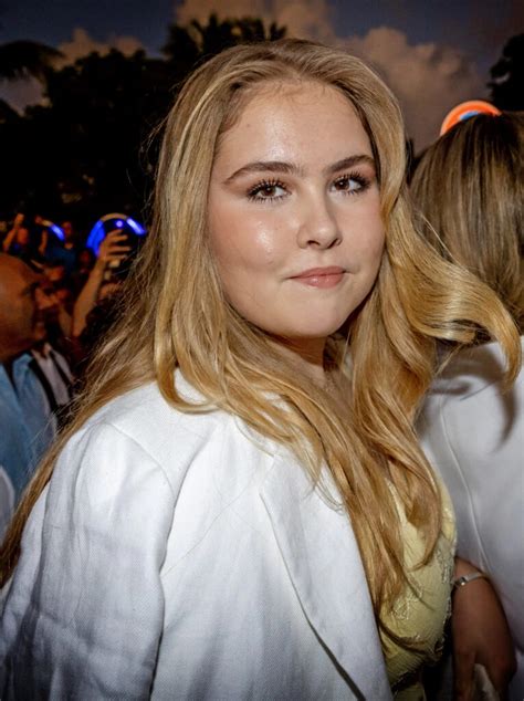 La Princesa Amalia Impactó Con Su Look En Una Boda Real
