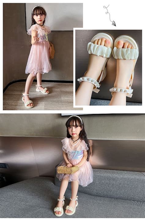 รองเท้าแตะ เปิดนิ้วเท้า ประดับไข่มุก แฟชั่นฤดูร้อน สไตล์เจ้าหญิง สําหรับเด็กผู้หญิง Shopee