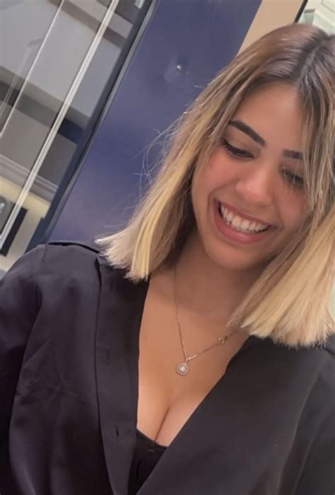 Arab Slut With Amazing Cleavage Tight Jeans Forum