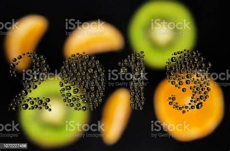 건강 식품 및 영양입니다 건강 한 라이프 스타일에 대 한 새 해의 결정 물 방울 및 그들의 과일의 반사 1월에 대한 스톡 사진 및 기타 이미지 Istock