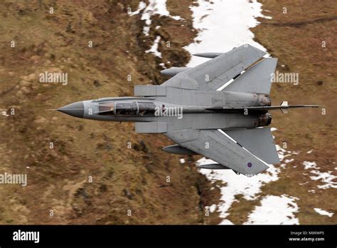 Raf Tornado Gr4 Flying Low Level In Der Mach Loop Lfa7 In Snowdonia
