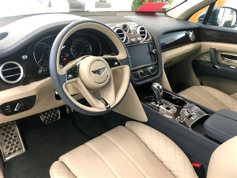 宾利 添越 蓝外双拼内 现车优惠336万元 恩佐网