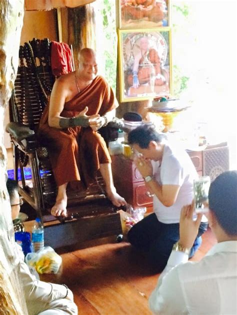 รองอธิบดีกรมราชทัณฑ์ น้องชายรองนายกรัฐมนตรี ได้เข้ากราบนมัสการพระหลวงลุงเนื่องในโอกาสมาตรวจ