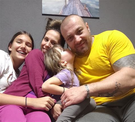 Blagojco Помагајте им на луѓето без да размислувате колку таа помош ке ве кошта вас има еден