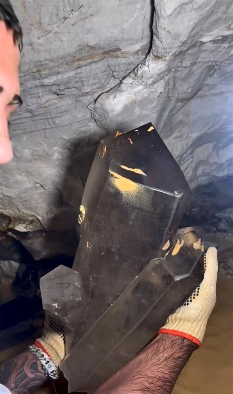 Quartz Mining Mineral Minerals Crystal Quartz Mining Gemstones Khushallgems