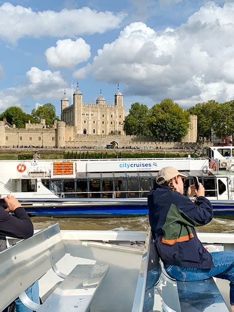 Discover London Thames River Evening Cruise Experience