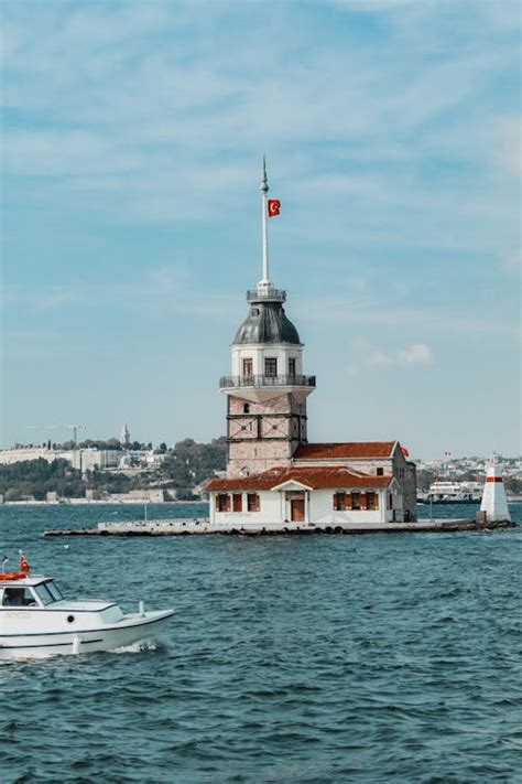 강가 건축 관광 관광지 구름 도시 경관 도시 풍경 도시의 동부 유럽 랜드마크 린더스 타워 문화 유산 바다 바다 여행 보스 포러스 보스포러스 해협