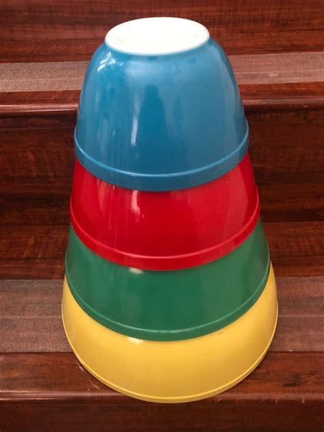 Pyrex Primary Bowls On Mercari Bowl Pyrex Bowls Pyrex