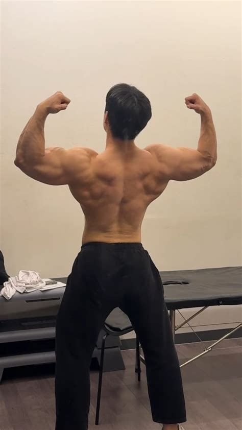 최정휘 몸상태 최고였는데 흐릿하게 찍힘 02 22 23 내추럴 보디빌딩 헬스 대학생 운동복 바디체크 Instagram