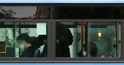 마스크 안쓰고 버스 타 30분 실랑이 현행범 체포