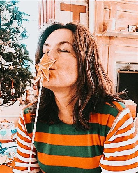 Pin By Classics On Mariska Hargitay Mariska Hargitay Love Her Beautiful Actresses