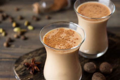 전통적인 인도 Masala 차입니다 향기로운 향신료와 우유 매운 차입니다 차이 티에 대한 스톡 사진 및 기타 이미지 차이 티 사프란 카다몬 Istock