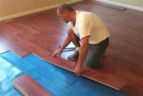 Как уложить ламинат на деревянный пол способы укладки ламината