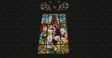 어두운 방의 스테인드 글라스 창 사진 Unsplash의 교회 창문 이미지