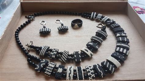 Pin On Seed Bead Stuff Beaded Bracelets Beaded Necklace Beads