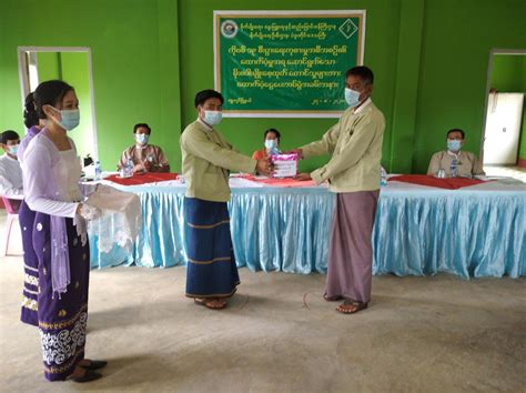 ရွှေကျင်မြို့နယ်တွင် Cerp အစီအစဉ်အရ မိုးစပါးမျိုးစေ့ထုတ်တောင်သူများအား ထောက်ပံ့ငွေပေးအပ