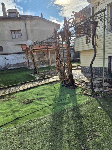 Къща в Карнобат Двуетажна къща 88 кв м РЗП 244 кв м двор Къщи Вили Центъра Карнобат