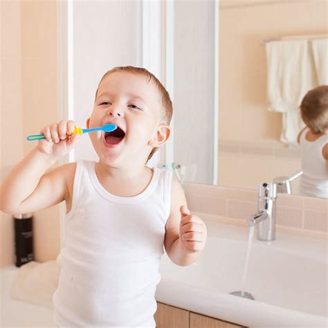 راهنمای انتخاب مسواک و خمیر دندان کودکان دندان پی