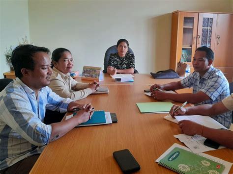 លោកស្រី ទួត ហាទីម៉ា អភិបាលស្រុកថ្មបាំង