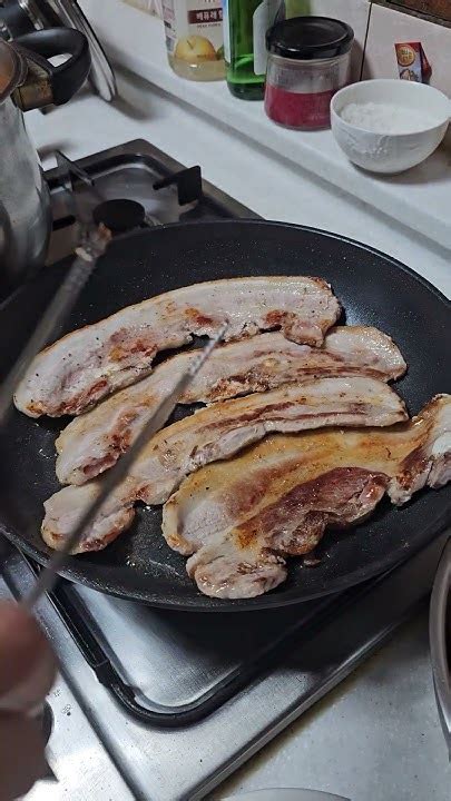 후라이팬에 삼겹살 구워먹기 삼겹살 후라이팬요리 홈쿡 먹방브이로그 Youtube