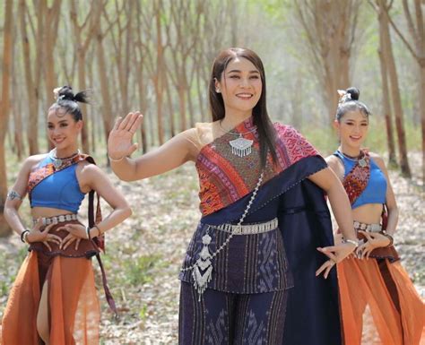 บันเทิง 3 เพลงหมอลำสุดม่วนของ‘เวียง นฤมล ที่ต้องลุกขึ้นฟ้อนม่วนๆช่วงเทศกาลสงกรานต์