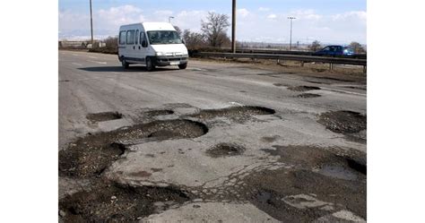 Село на протест закриха им градския транспорт до Плевен заради дупки