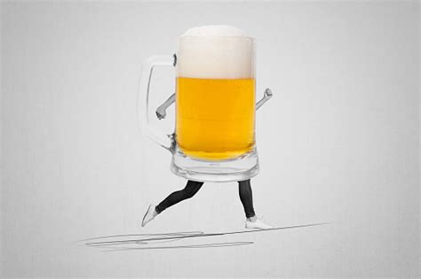 팝 3d 진 전체 예술 콜라주 익명 인간 대신 신체 맥주 유리 마실 것 알코올 기회 바 축하 휴일 냉기 0명에 대한 스톡 사진 및 기타 이미지 Istock