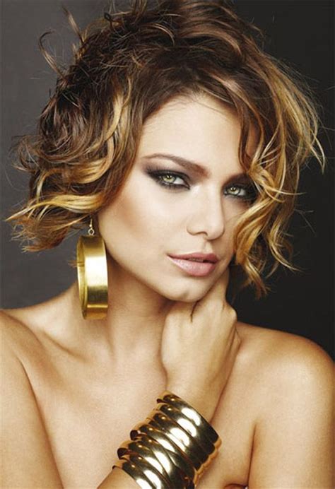 Most Delightful Short Wavy Hairstyles Short Wavy Haircuts Hair Styles Curly Hair Women