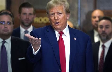 ဒေါ်နယ်ထရမ့်ကို အမေရိကန်ဒေါ်လာ ၃၅၅ သန်း ဒဏ်ငွေပေးဖို့အပြင် နယူးယောက်မြို့မှာ စီးပွားရေးလုပ်ငန