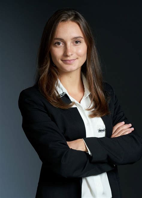 Etudiante En Double Diplôme Ensae Hec Paris Donne Cours Math Physique Chimie Sur Gens De Confiance