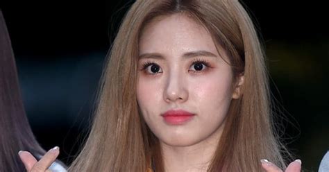 [포토] 프로미스나인 박지원 무표정에도 돋보이는 깜찍함~