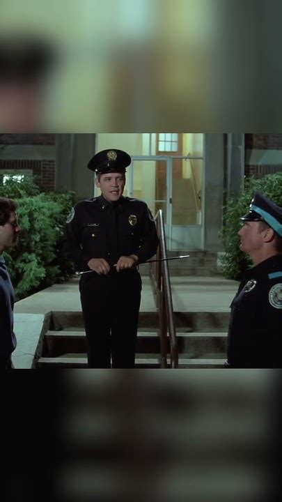 Комендант Харрис и наказание Махоуни Полицейская академия Shorts Short шортс