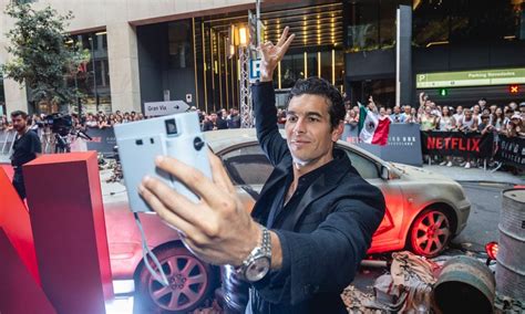 El Cambio Físico De Mario Casas De Actor En Sms A Dirigir Su Primera