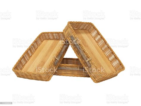 흰색 배경에 과일을 운반하기위한 그룹 고리버들 나무 상자의 3d 렌더링 그림자 없음 0명에 대한 스톡 사진 및 기타 이미지 0명 공구상자 과일 Istock