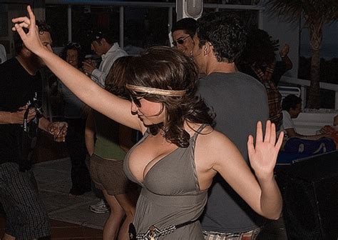 Milana Vayntrub Rcelebritycleavage