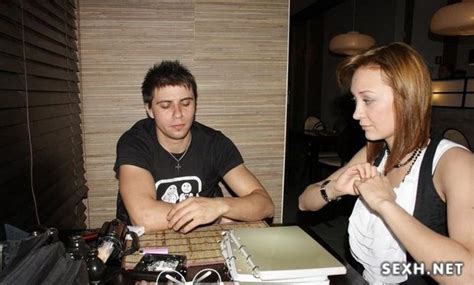 Дала в туалете двум парням Pic