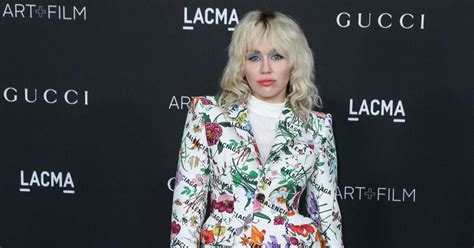 Taylor Lautner Og Miley Cyrus Taylor Lautner Just Became The Biggest