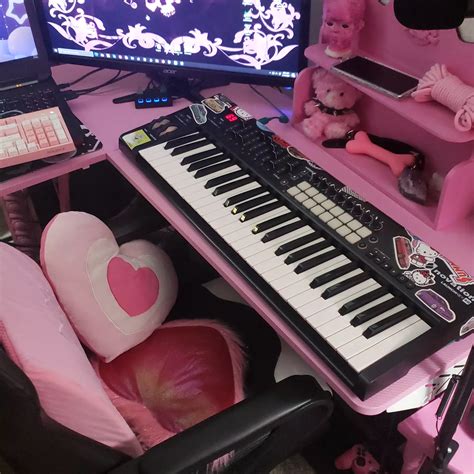 𝕯𝖔𝖑𝖑𝖎𝖊 𝕭𝖊𝖆𝖗 Dollie Bear Synth • Instagram Photos And Videos