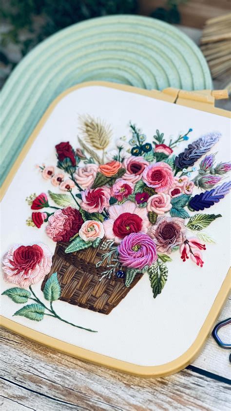 ‎ماهنور آموزش گلدوزی گلدوزی رایگان‎ ‎تمام حسم به گلدوزی هام🥹🥰 مکثی کرد و نوشت ”ممنون که در