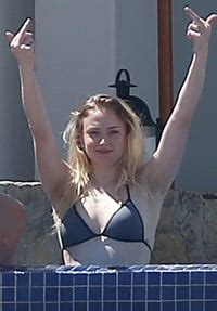 Sophie Turner Flaunts Her Milky White Ass In A Bikini
