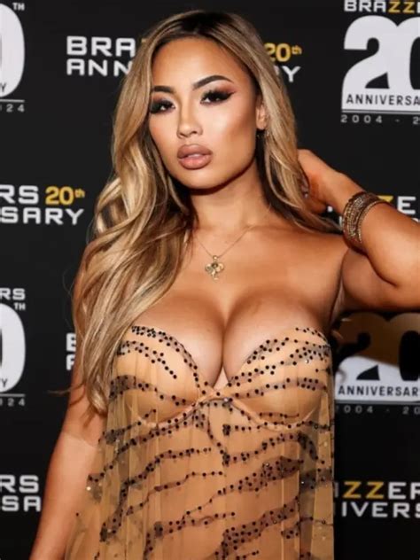 Kazumi Wikibio Age Height Weight Net Worth Photos Wikiindetail