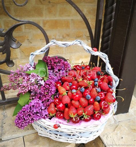 Корзина из ягод и цветов "Сирень" – заказать на Ярмарке Мастеров ...